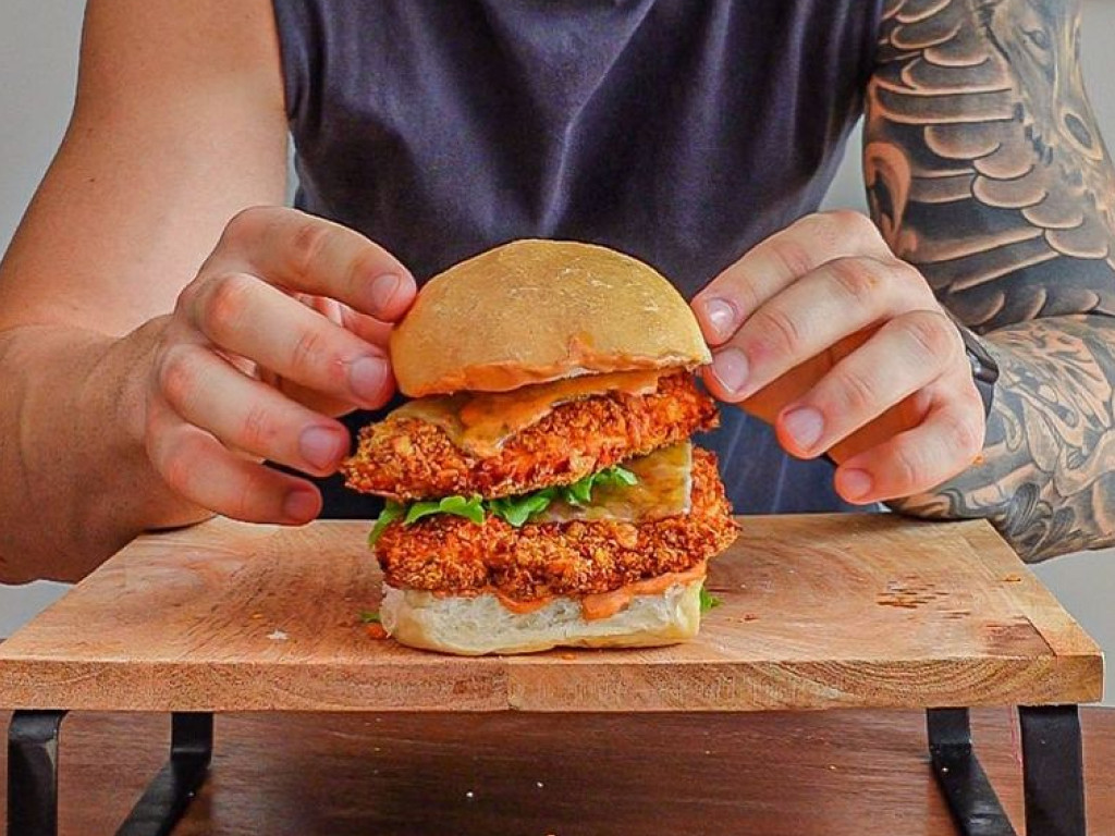 Macro friendly KFC Zinger Stacker by Aussie Fitness | MealPrep