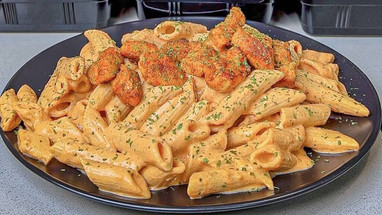 High Protein Creamy Chicken Nandos Pasta by Aussie Fitness | MealPrep