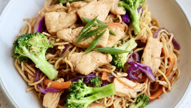 Chicken Chow Mein by Chelsea Goodwin | MealPrep